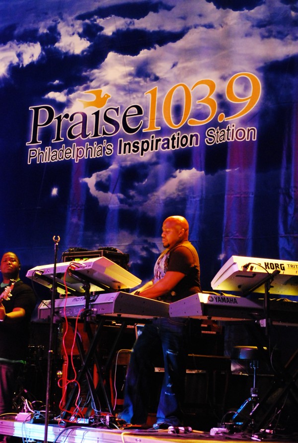 Praise 103.9 5th Anniversary Concert | ROOTMagazineonline.com